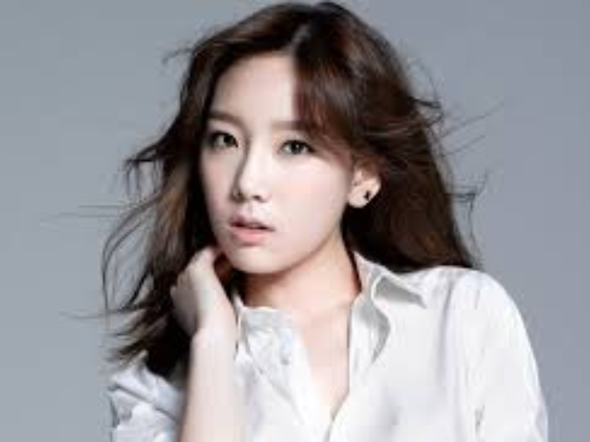 Top 10 Most Popular Singers In Korea 2025